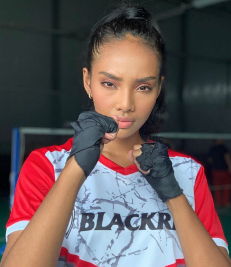 Model Haneesya Hanee Kini Menyanyi? | Hot FM