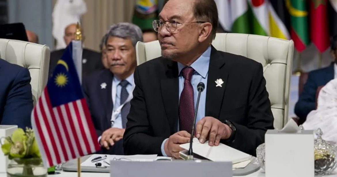 Israeli strike on Doha an ‘attack against us all’, says Anwar | Hot FM