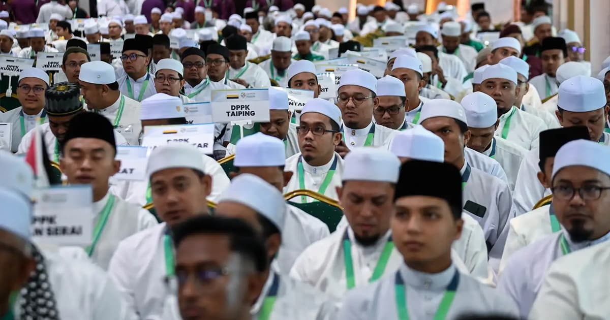 PAS Youth wing calls for party to take charge of PN | Hot FM